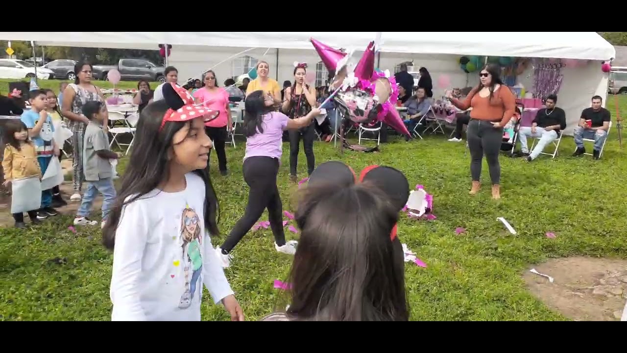 Pinata Party Vlog 🥳 *Pinata gets destroyed part 1* - YouTube