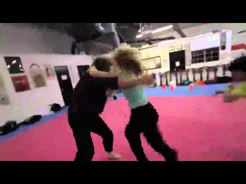 uzak doğu yapan kız fena şov yapıyor