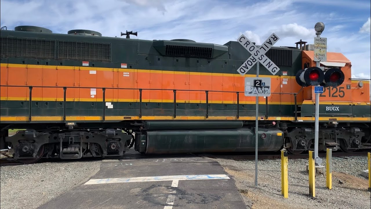 BUGX 2125 Ex-BNSF Leads CCT Lodi Flyer North - Calaveras Bike Trail ...