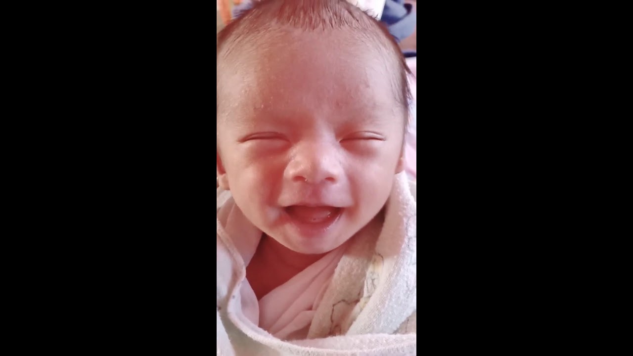 My baby's first smile - YouTube