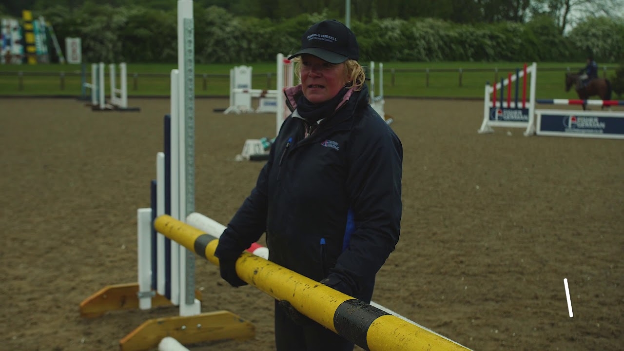 Training - Introducing a bounce fence - YouTube