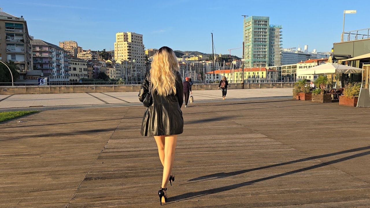 4k Granate styling walking in public, small indoor market Savona ...