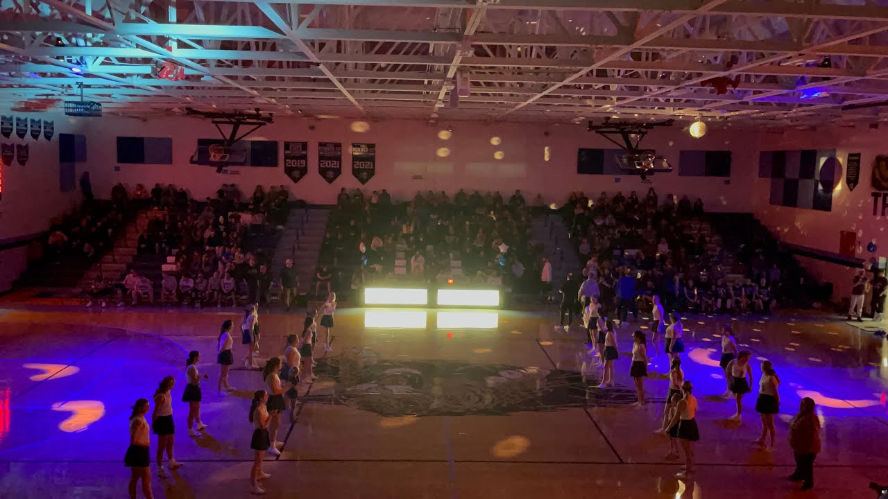 Royal Knights and Columbiana Comets Player Intros - YouTube