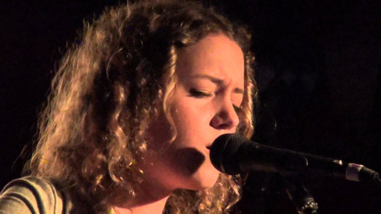 Sahara Beck covers Vincent live at Solbar - YouTube