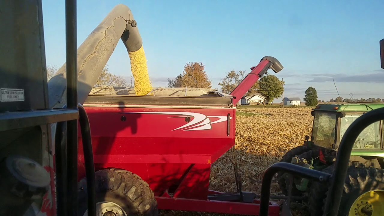 Grain Cart and Combine Unloading. - YouTube