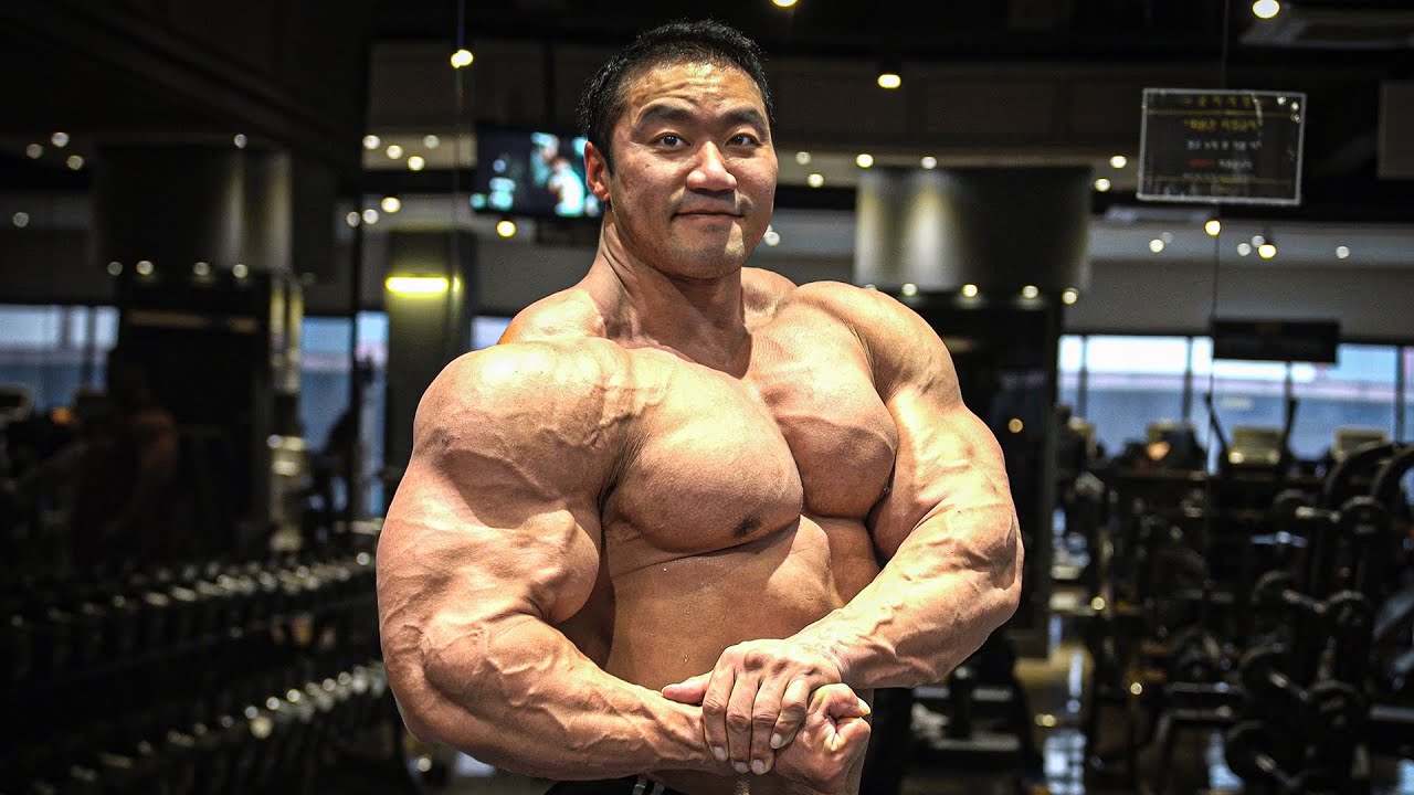 공복몸무게는 121kg, 어깨X가슴 킵고잉~ - YouTube
