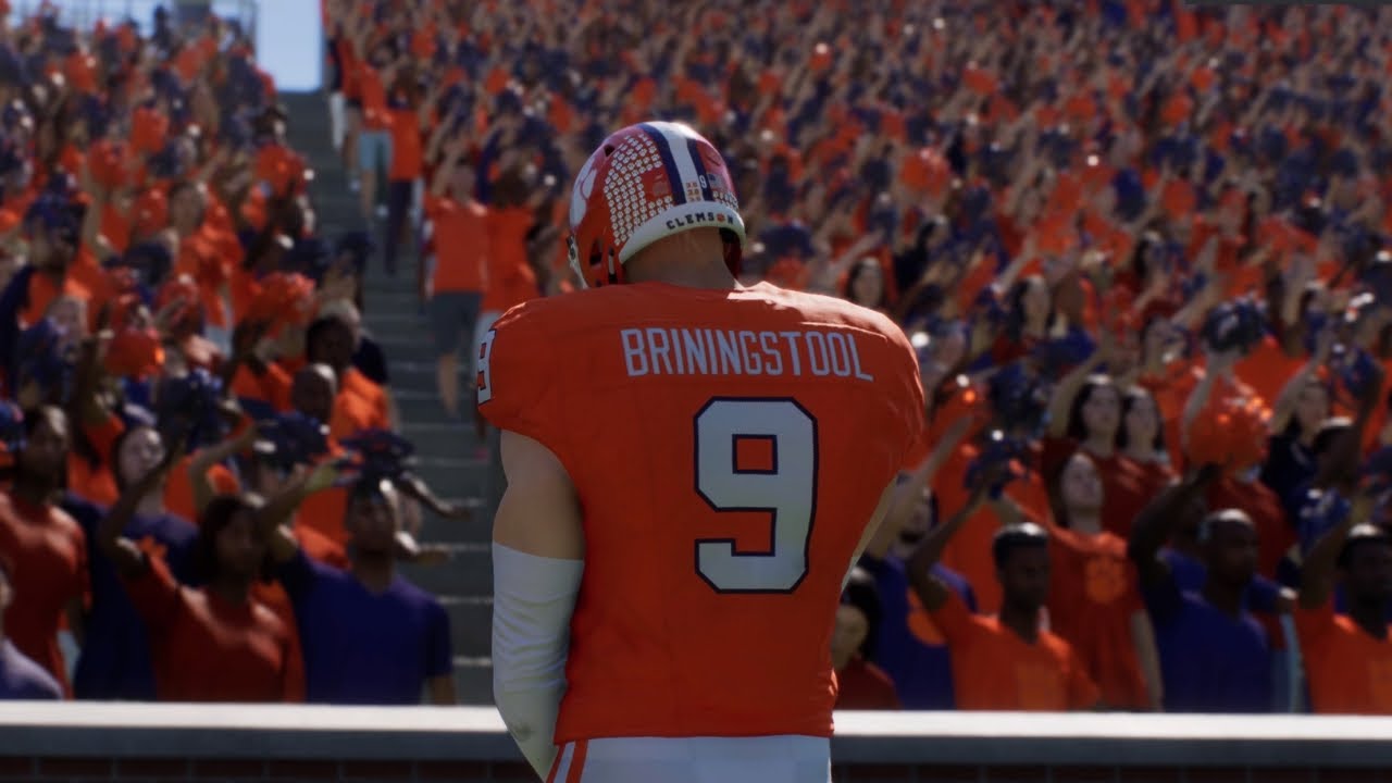 Learn to throw FADE Routes in College Football 25 - YouTube