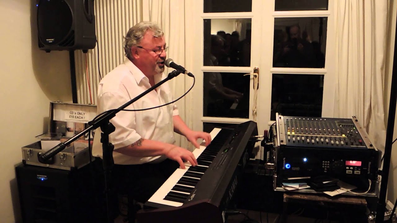 steve clayton boogie woogie piano at crackers party 2013 - YouTube