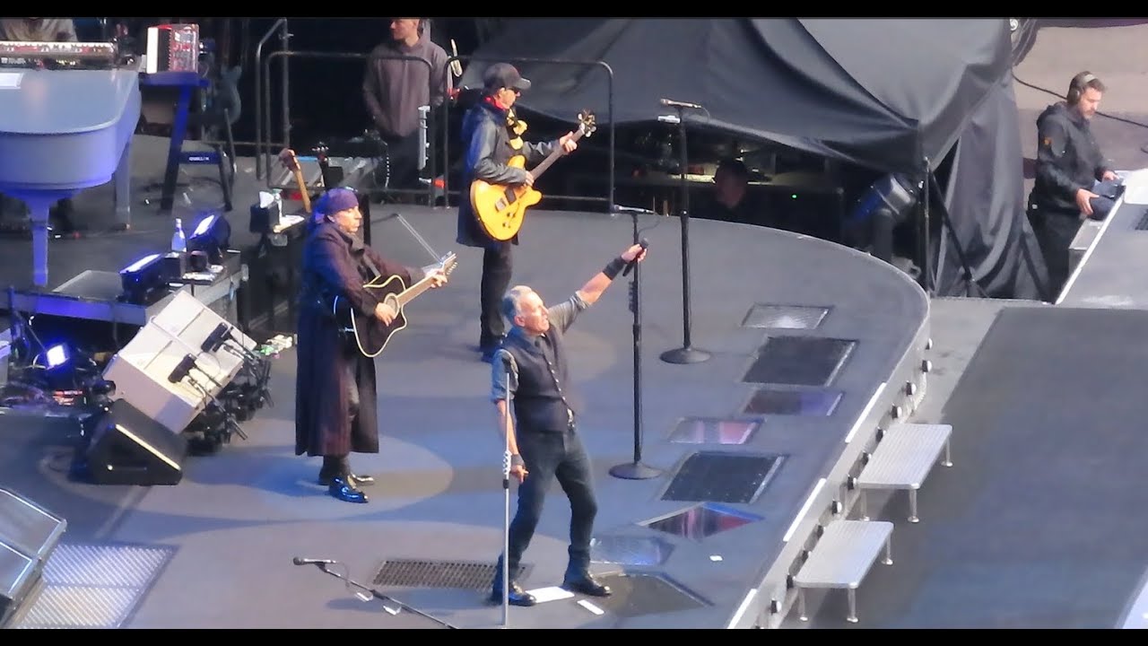 Bruce Springsteen - The River | live Anfield Liverpool 2025 - YouTube