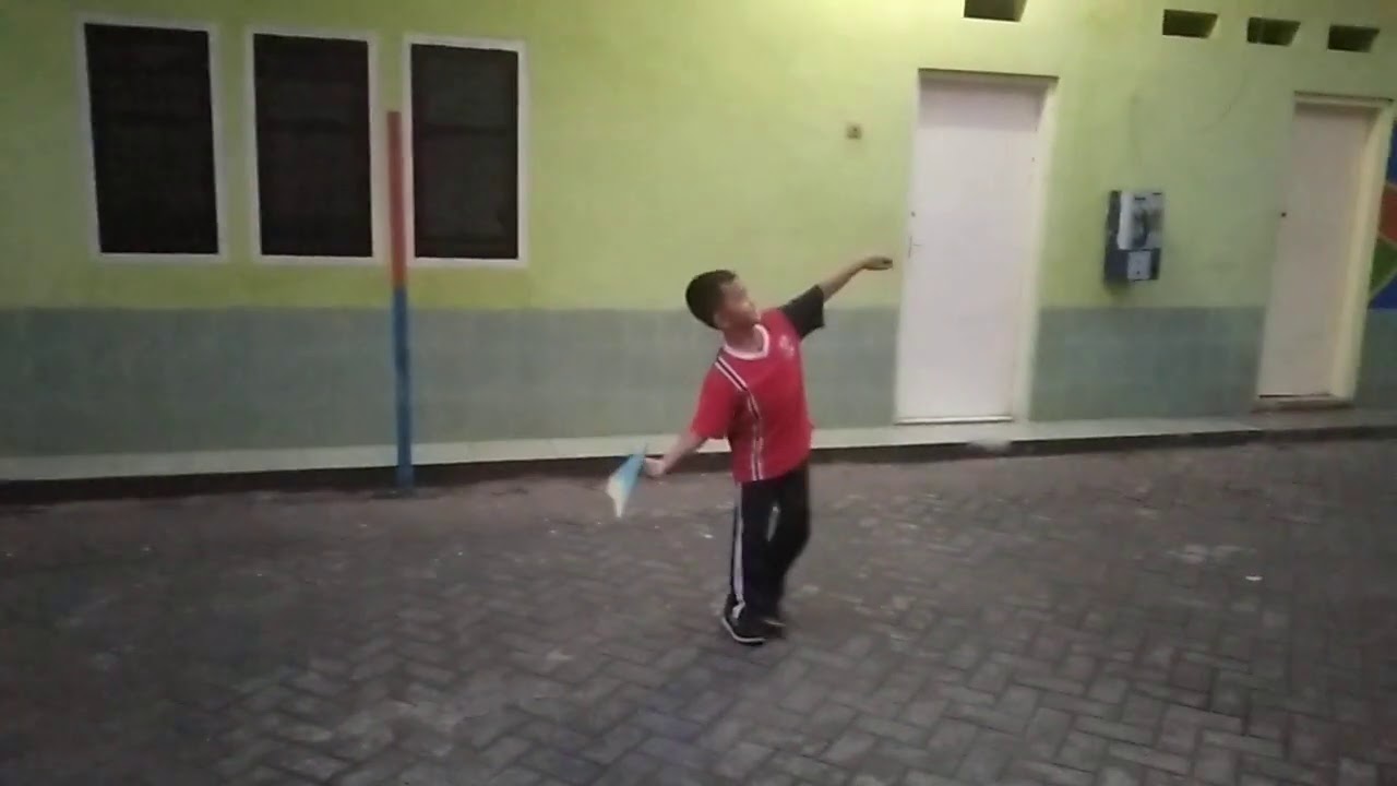 lempar roket - YouTube