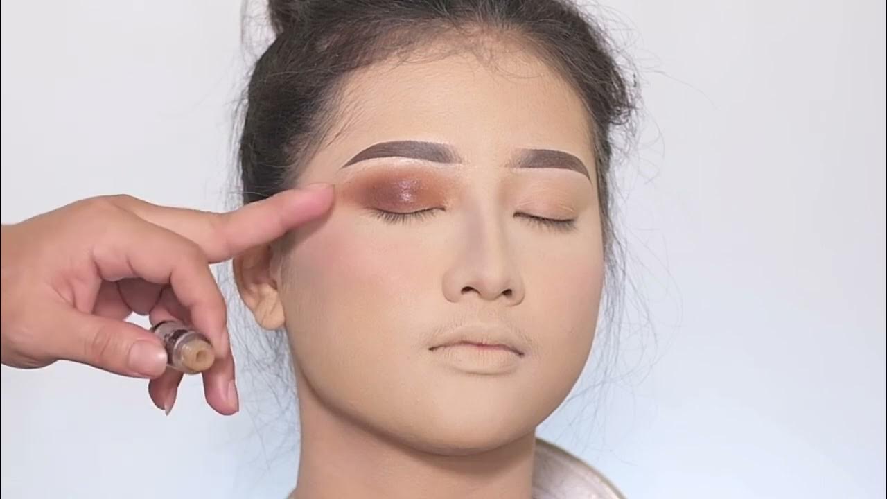 TUTORIAL EYESHADOW SIMPEL TAPI GLAMOR KEKINIAN! - YouTube