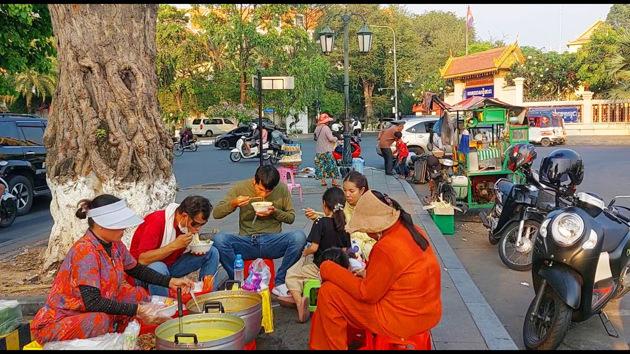 Most Popular! Khmer Num Banh Chok, Rice Noodles, Riverside Street Food ...