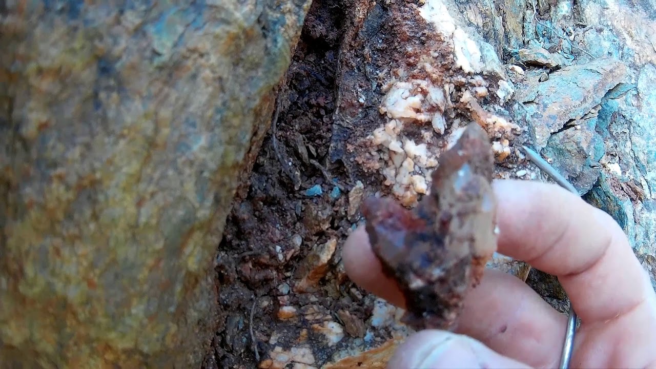 Quartz crystal sierra nevada mountains - YouTube