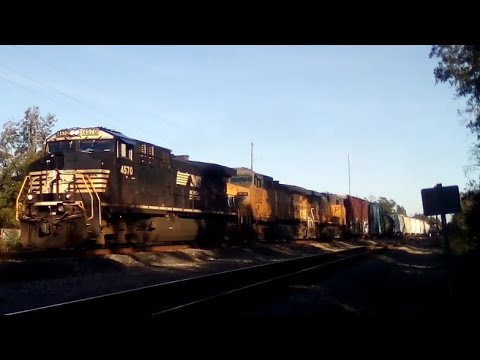 Shakey/NS/Ex CNW!!! NS #4570 leads a fast WB UP M-NOEW out of Livonia, Louisiana!!! - YouTube