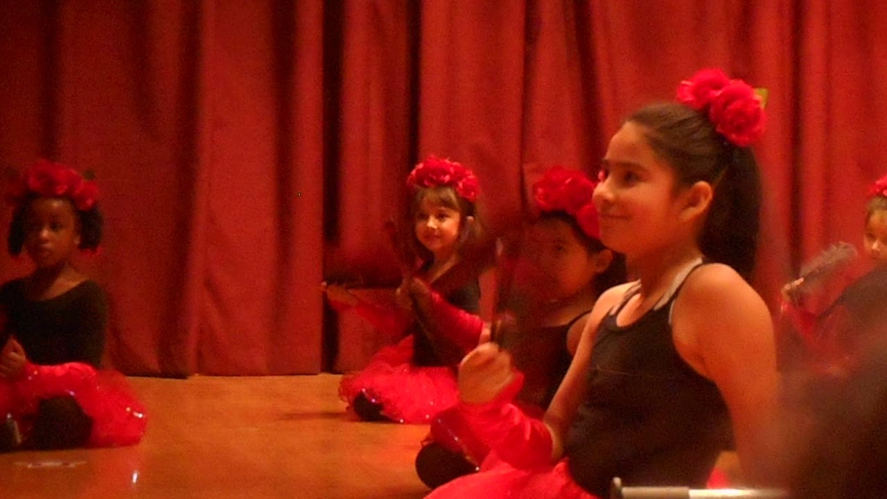 My daughters first dance performance age 5 - YouTube