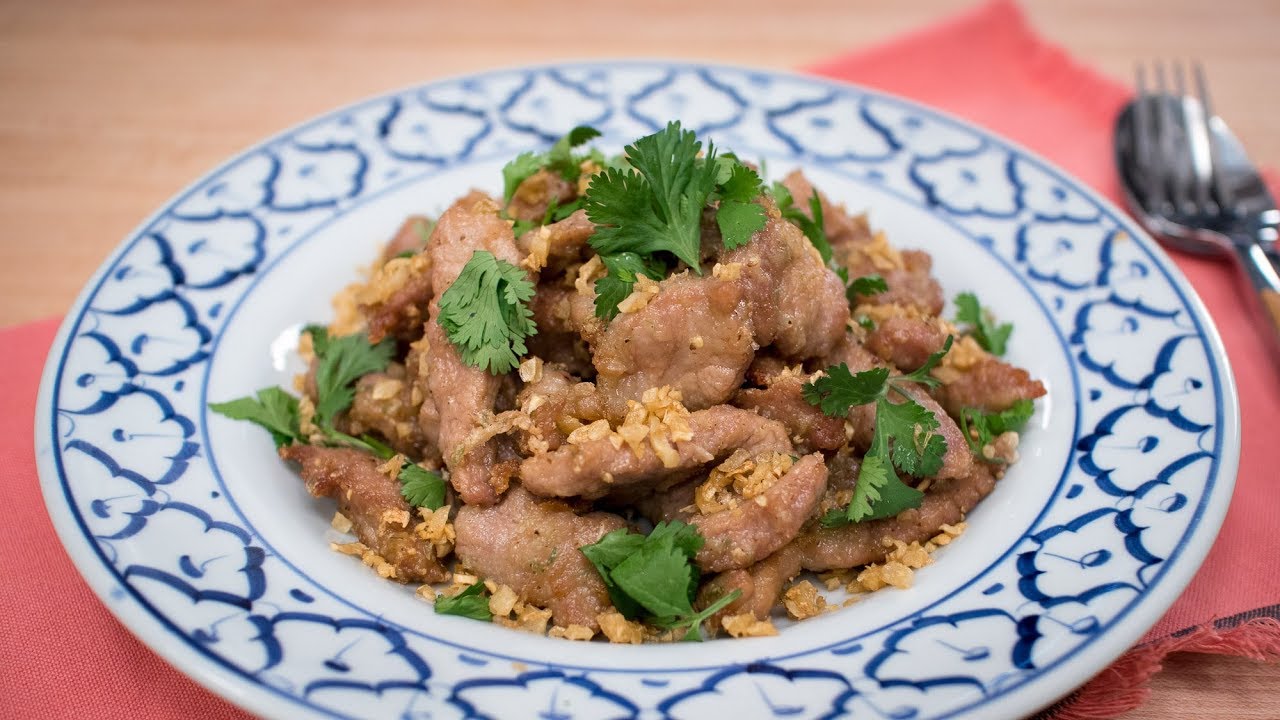 Garlic Pepper Pork หมูทอดกระเทียมพริกไทย | Thai Recipes - YouTube