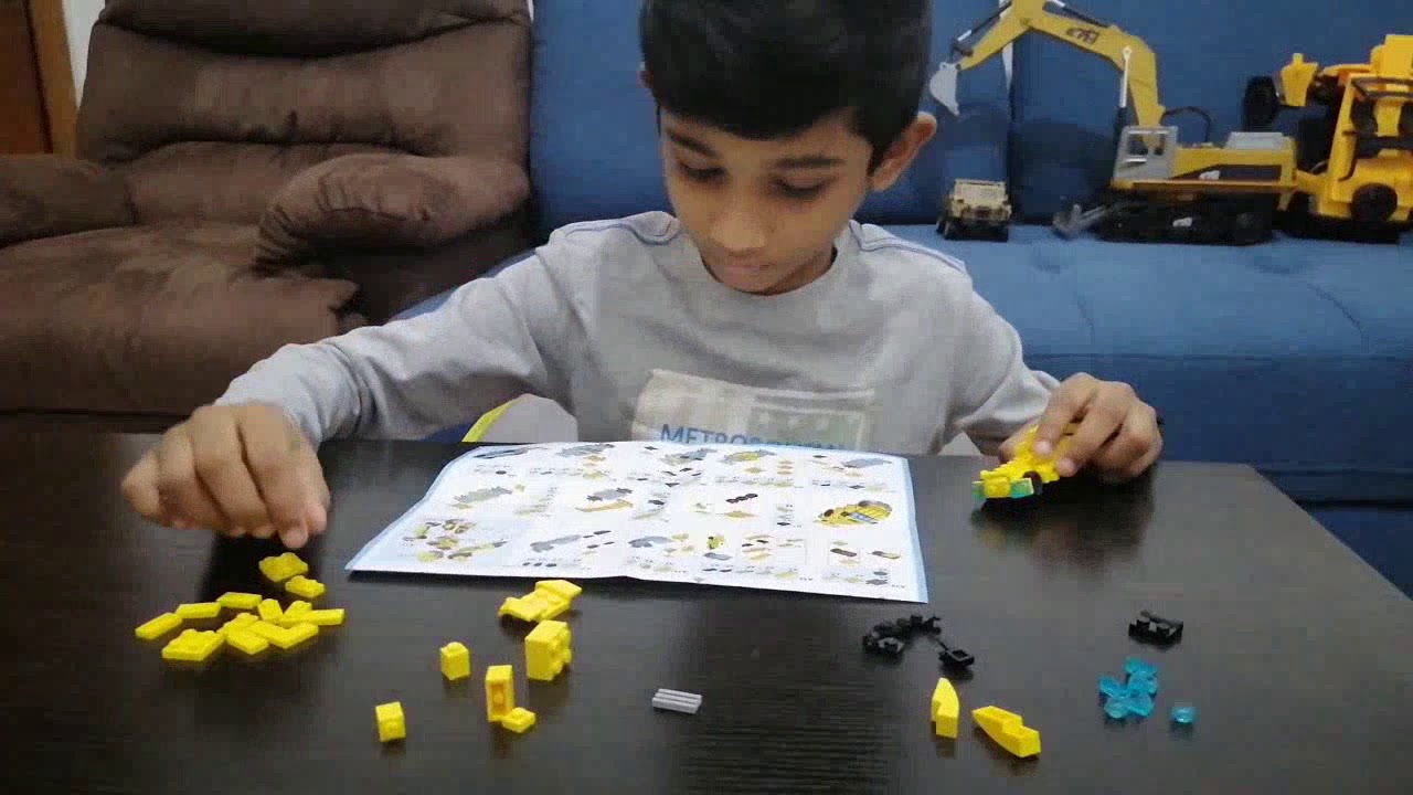 BUILD A CAR WITH MINI BLOCKS - YouTube