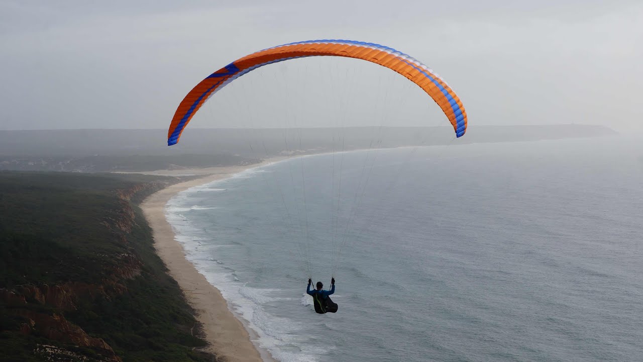 Gleitschirm Soaring in Portugal, Fonte de Telha - YouTube