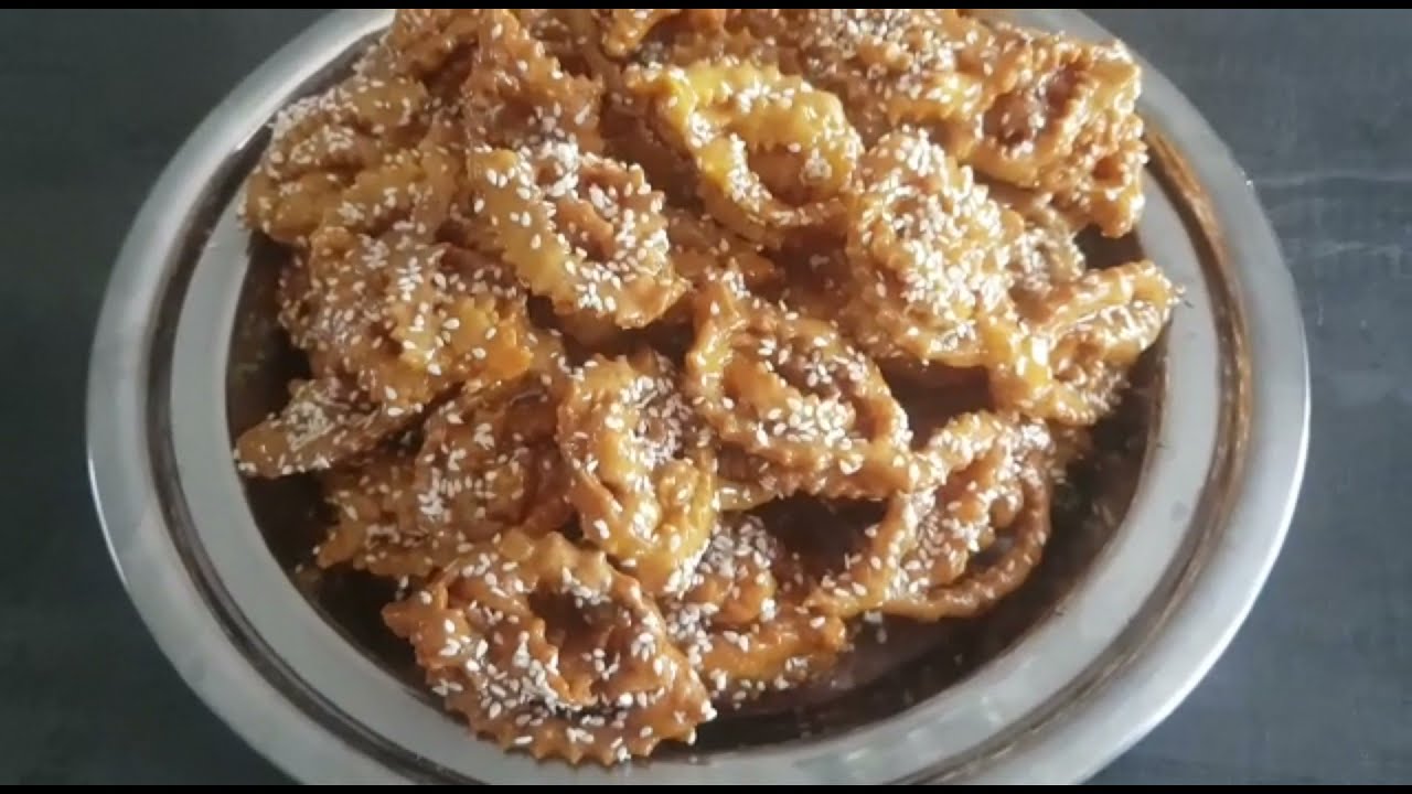 CHEBAKIA : recette simple et rapide - YouTube