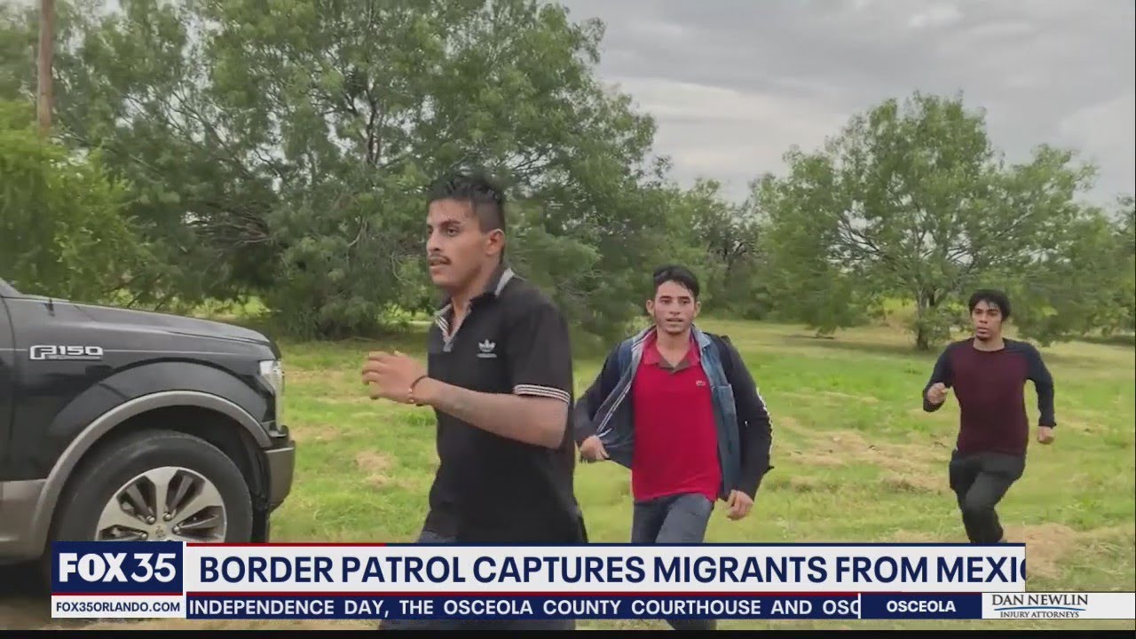 Video shows migrants running past border patrol agents in Texas - YouTube