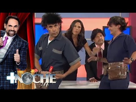 Los plomeros interrumpen el noticiero 'Al estrés' | + Noche | Distrito Comedia