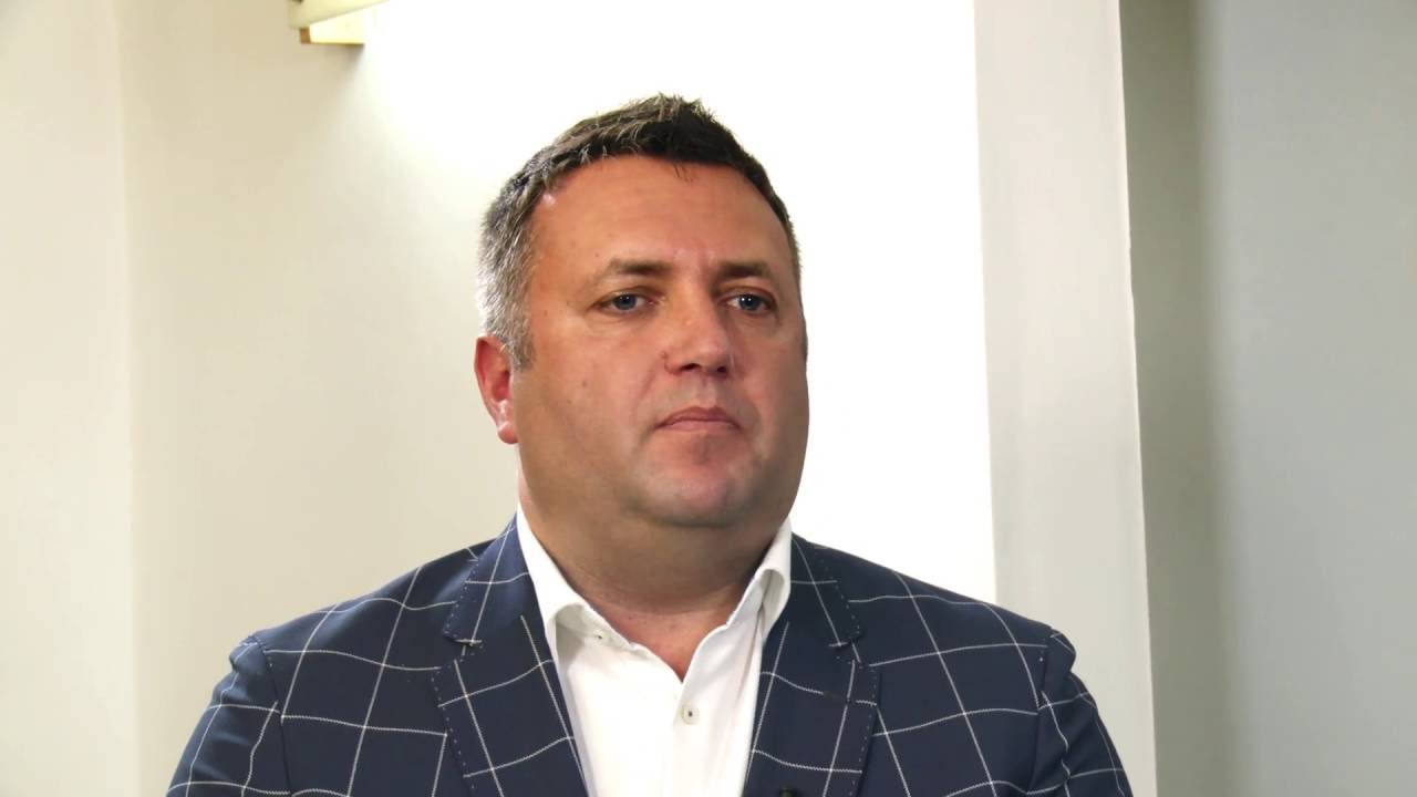 Daniel Lewczuk o pokoleniu Y w finansach - YouTube