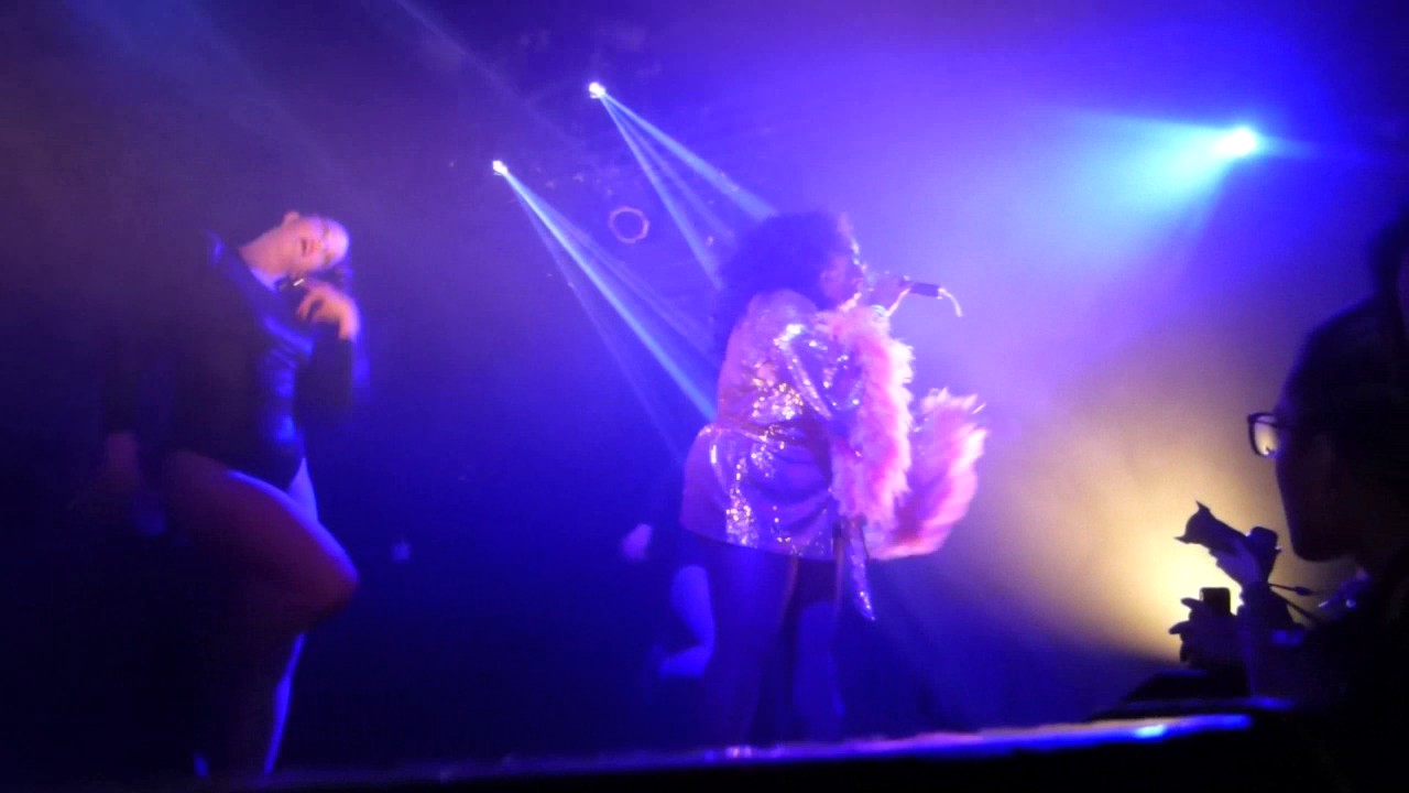 Lizzo - Phone @ Los Angeles 2017 - YouTube