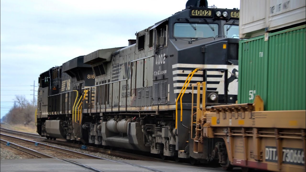 NS 22H-31 meets 21W-30 at Byrkit Avenue at MP 431 with friendly crew and NS 4002 trailing ...