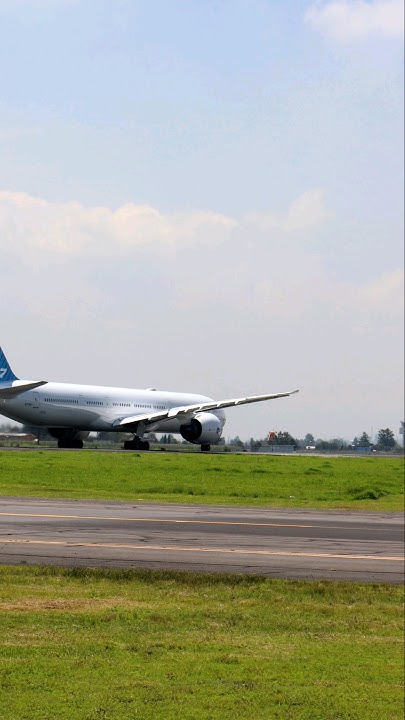 BOEING 777-9 Despega el Avion mas grande del mundo Aeropuerto De Toluca pruebas de vuelo agosto3 ...