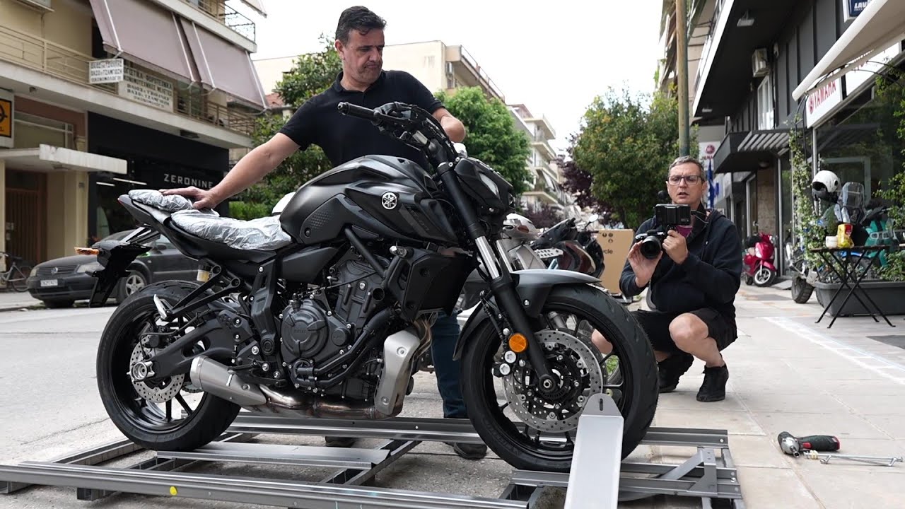 unboxing YAMAHA MT-07 full black 2024 motorcycle - YouTube