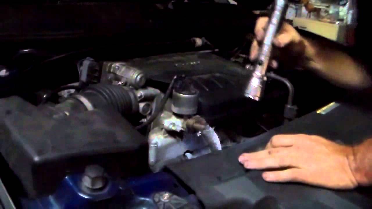 2006 pontiac torrent motor change pt11 - YouTube