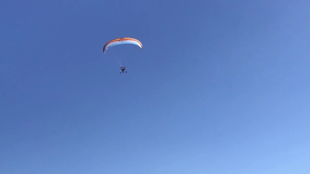 Lee's first Paramotor flight. Landing. - YouTube