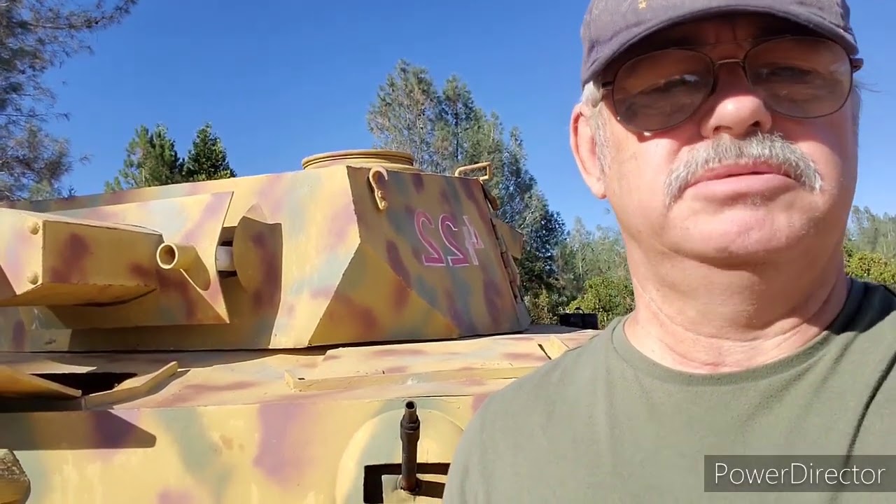 Panzer IV Replica, the tracks - YouTube