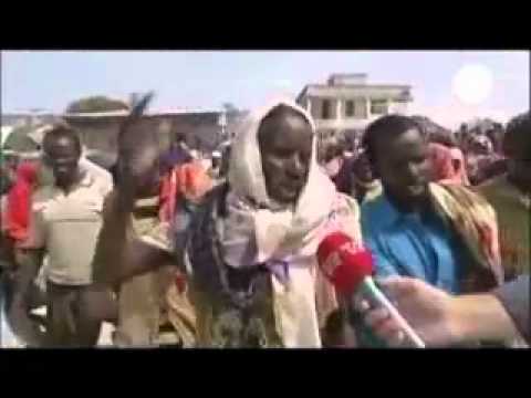 Afrika Boynuzu'nda aç çocuklar yollarda ölüyor.