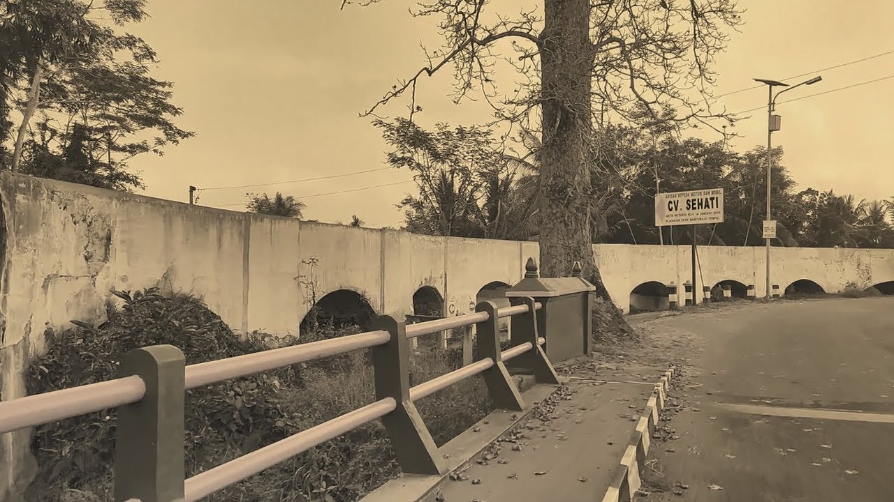 Buk Renteng Selokan Van Der Wijck - YouTube