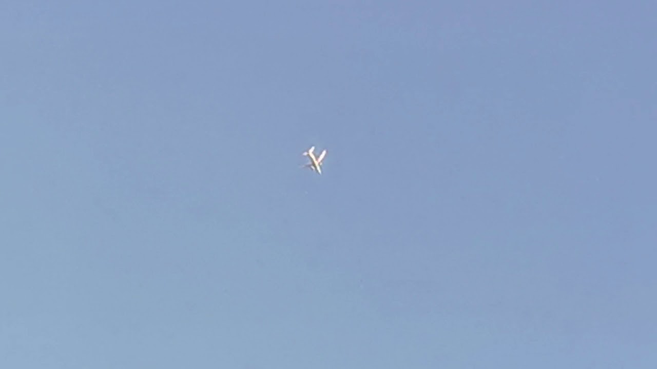 Huawei P30 pro 15X Zoom. Airplane. - YouTube