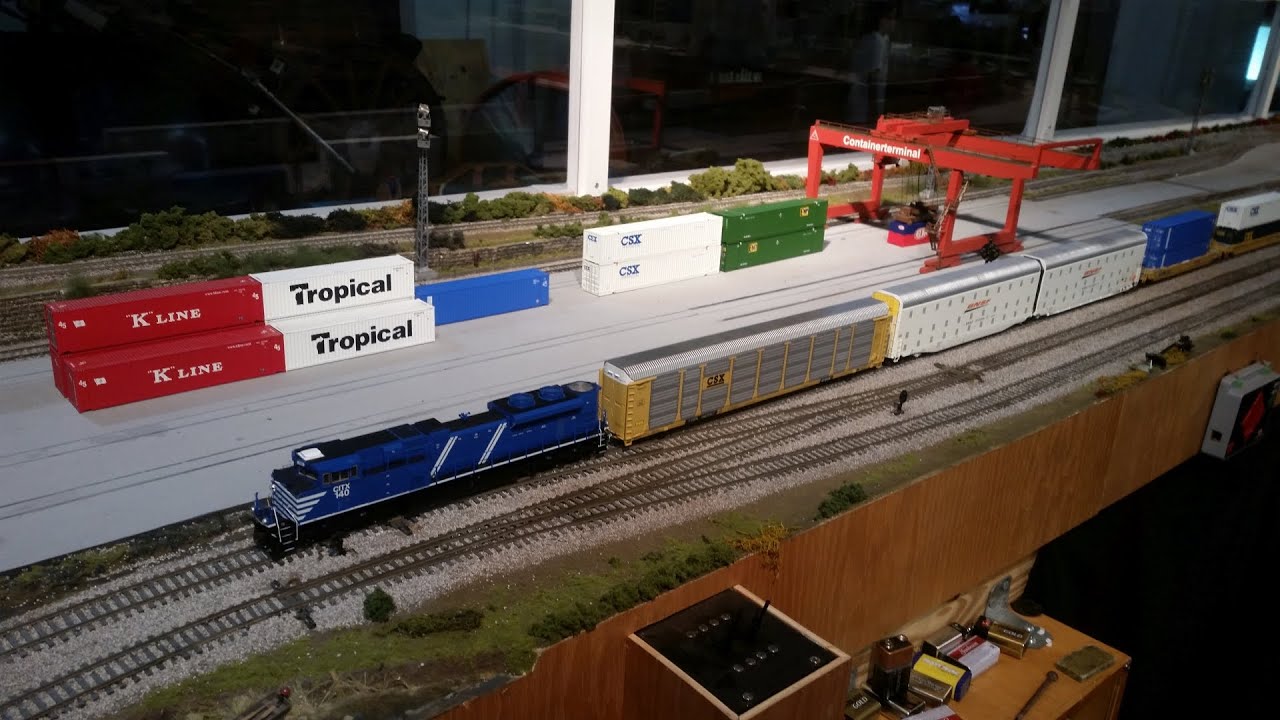 HO Scale CITX SD70M-2 #140 Pulls Long Train - YouTube