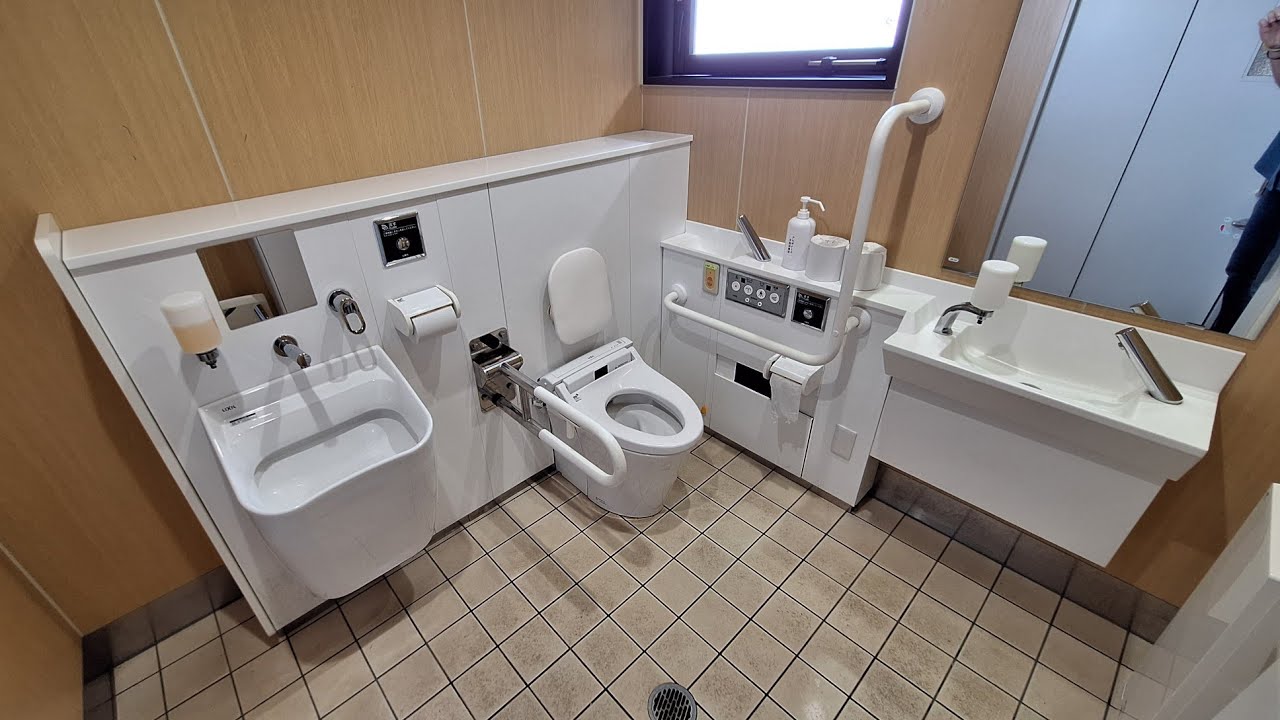 Enryaku-ji Temple Disabled Restroom (延暦寺身障者用トイレ) - YouTube