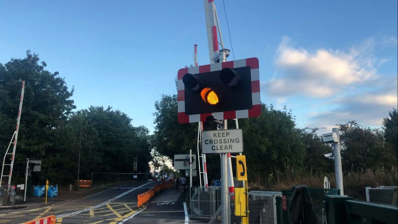 (UPGRADED) Nether Poppleton level crossing (North Yorkshire) 21/8/22 ...