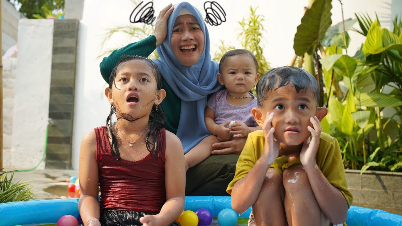 BERMAIN DI KOLAM MINI 💦 TIBA-TIBA SALSA PENGEN ADIK BAYI KAYA ARUMI ...