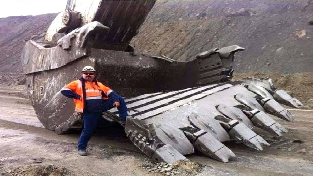 EXTREMELY DANGEROUS mining coal/ dangerous loading coal on truck - YouTube
