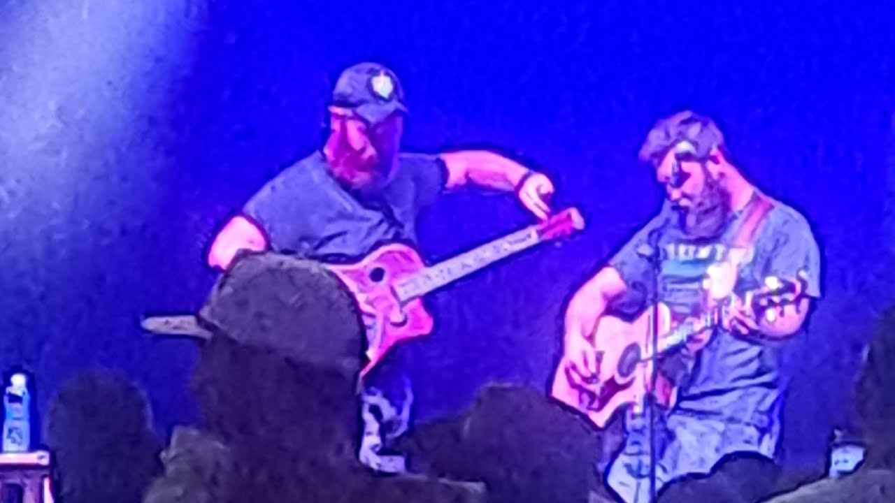 Rich Men North of Richmond, live at Farmville concert Oct 28, 2023 ...