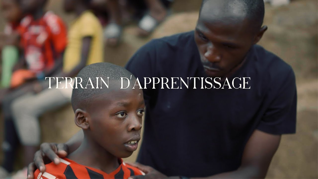Terrain d'apprentissage avec les Kibera Black Stars - YouTube