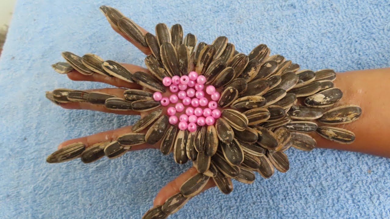 How to remove ticks style on hand old woman | Designed from sunflower ...