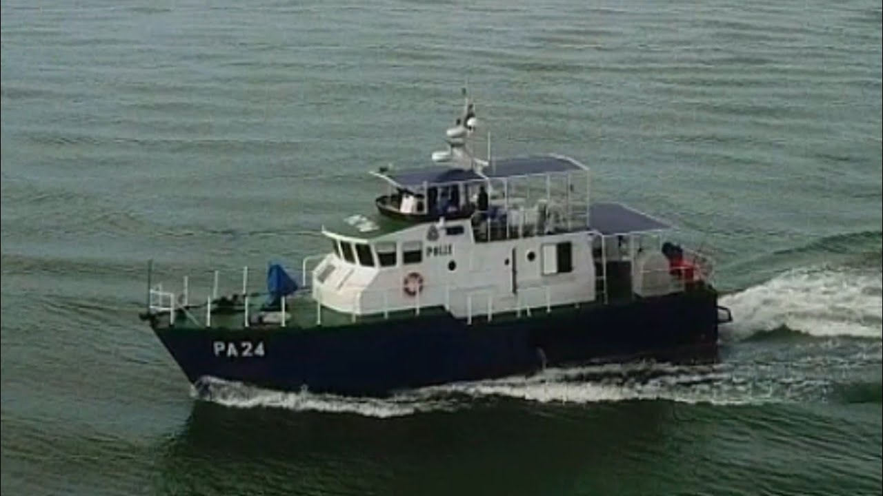 bot peronda Polis Marin PA24 pulang dari laut - YouTube