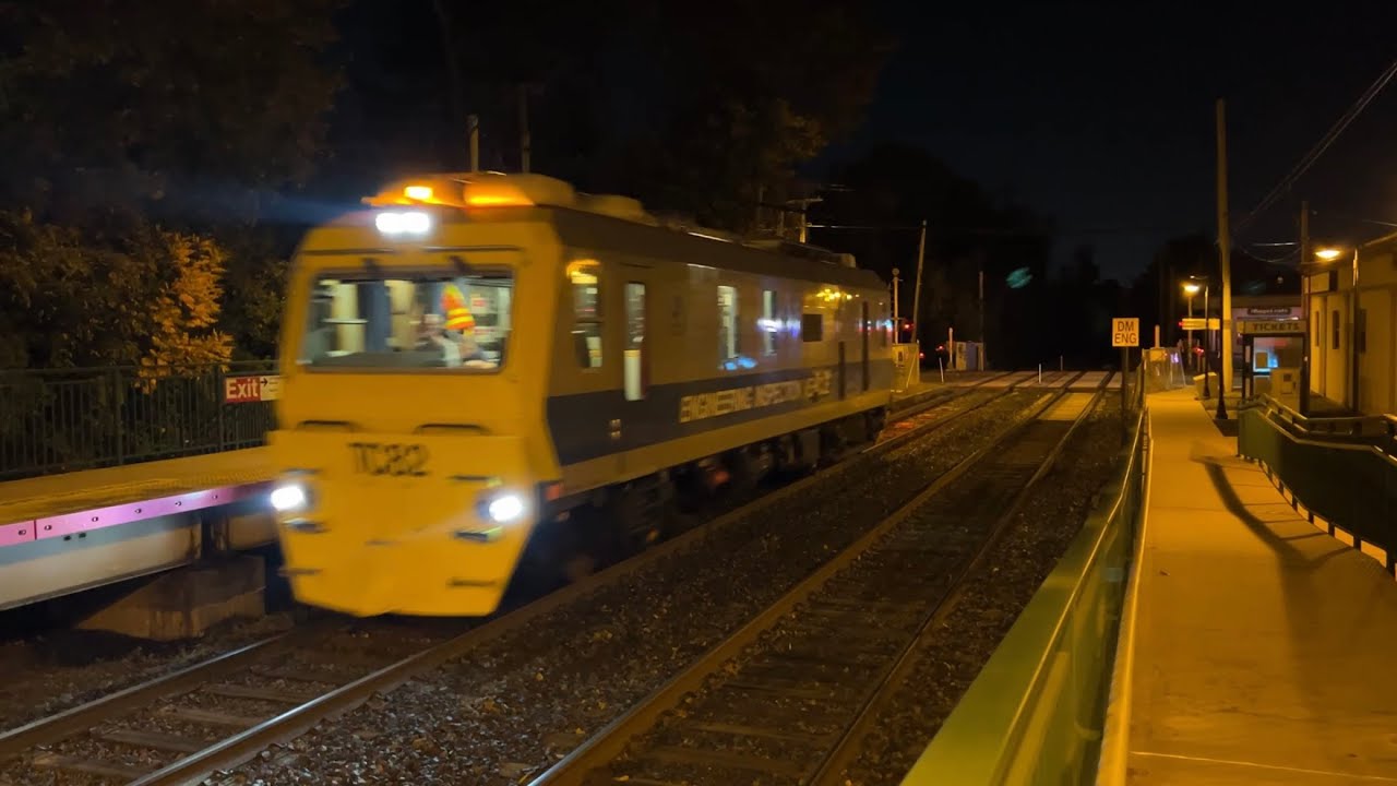 LIRR TC82 heads east through Albertson - YouTube