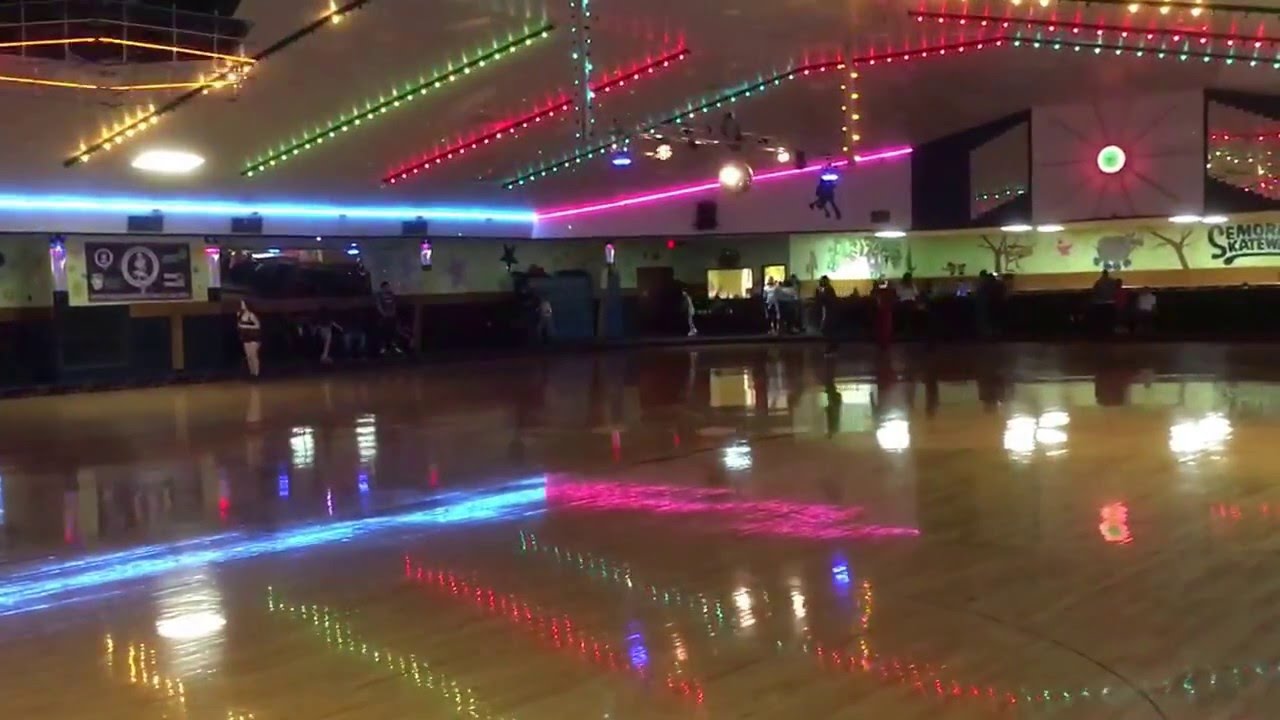 This is how they do SHUFFLE SKATE, something I like to learn soon ...