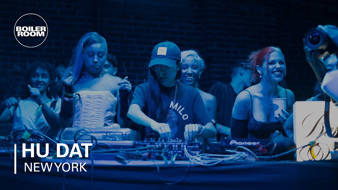 Hu Dat | Half Moon - YouTube