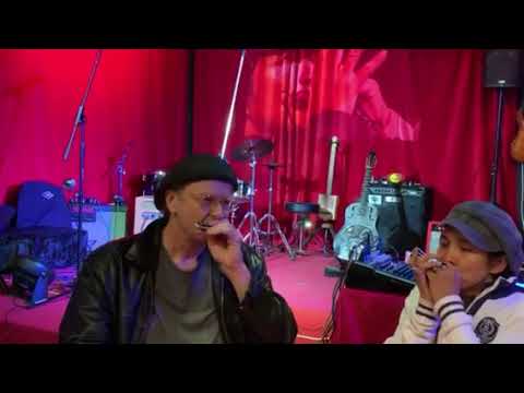 Bonny B meets Joe Filisko / two blues harmonica legends - YouTube