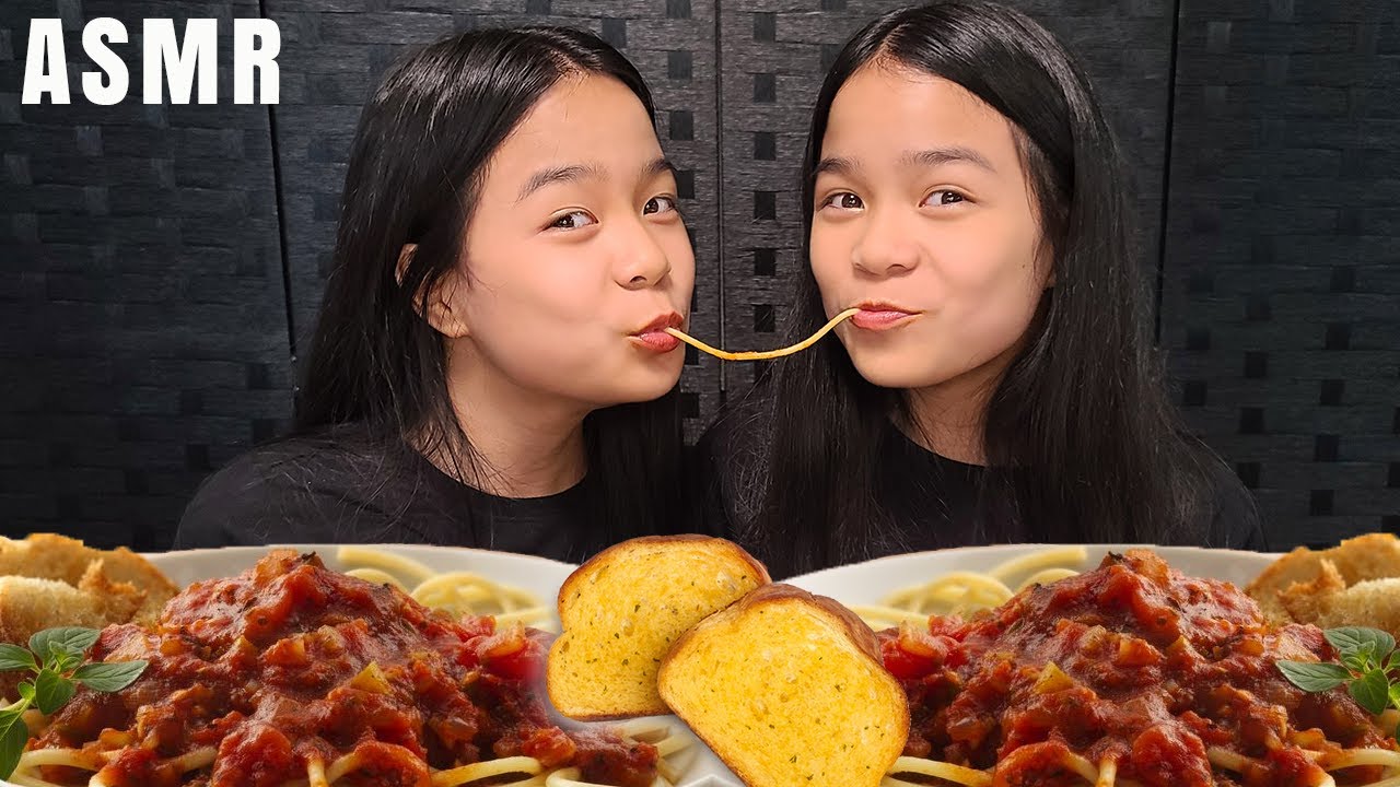 ASMR SPAGHETTI WITH GARLIC BREAD - YouTube